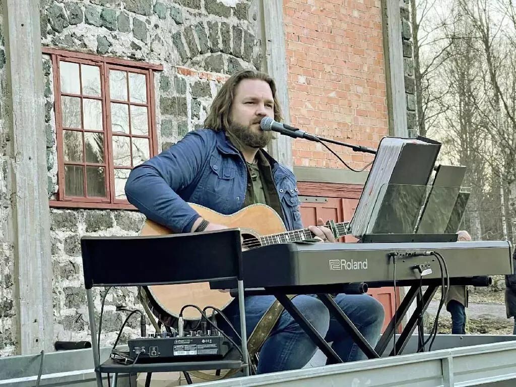 Valborgsfirande och underhållning med Peter Mörlin i Axmar Bruk - Axmar ...